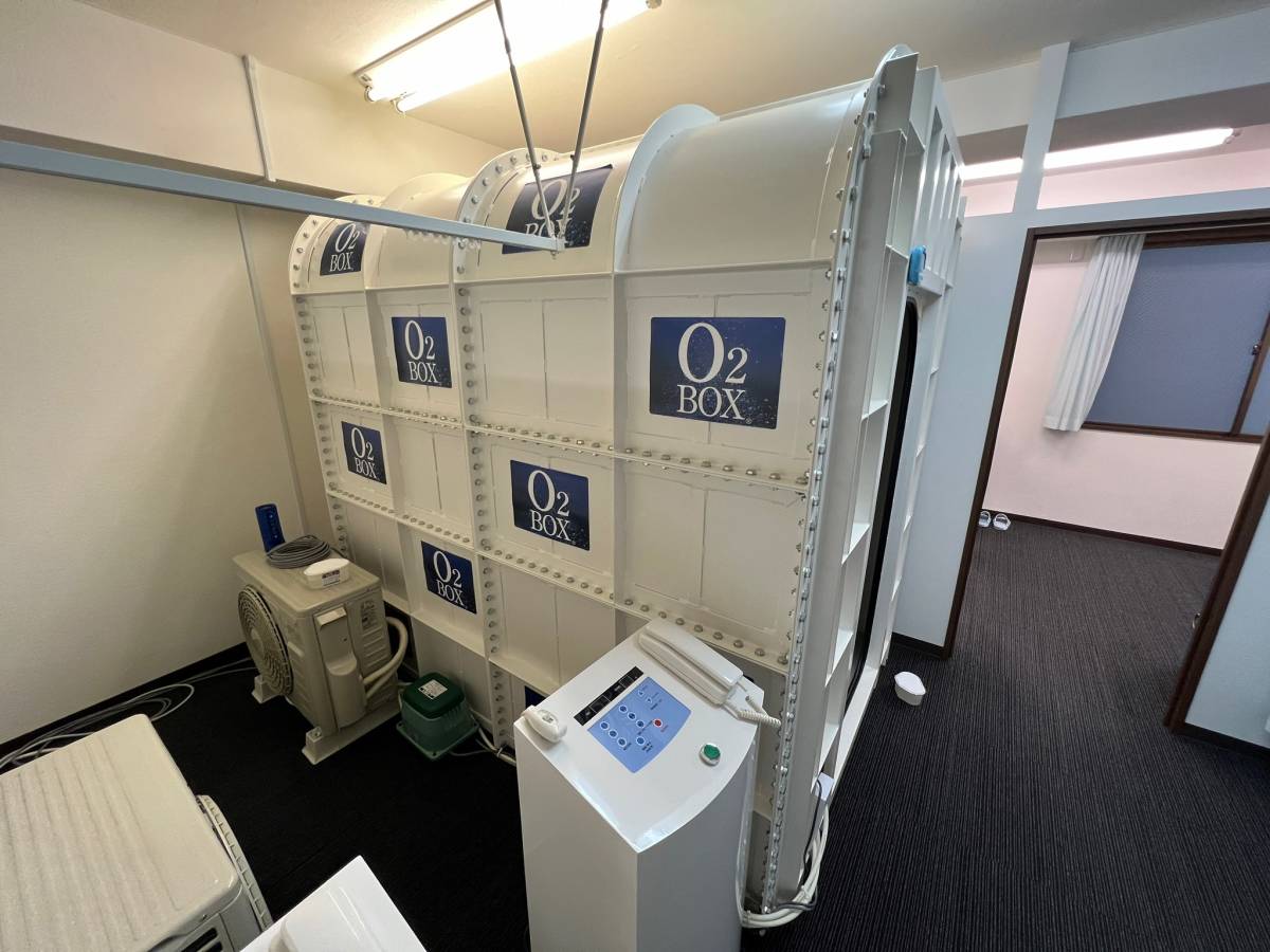 タイムワールド O2BOX 高気圧酸素ボックス 外寸:H1 980×幅1 490×奥行2 110mm 酸素カプセル 解体済み エリア限定 大阪 ...