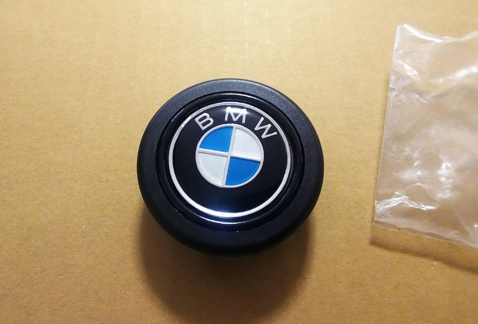 MOMO 製 BMW ホーンボタン 検 2002 E3 E30 E34 E28 E24 E36 M3 E46 E90 E23 E24 E92 Z1 Z3 CSI 2000 M5 M6 318 ...