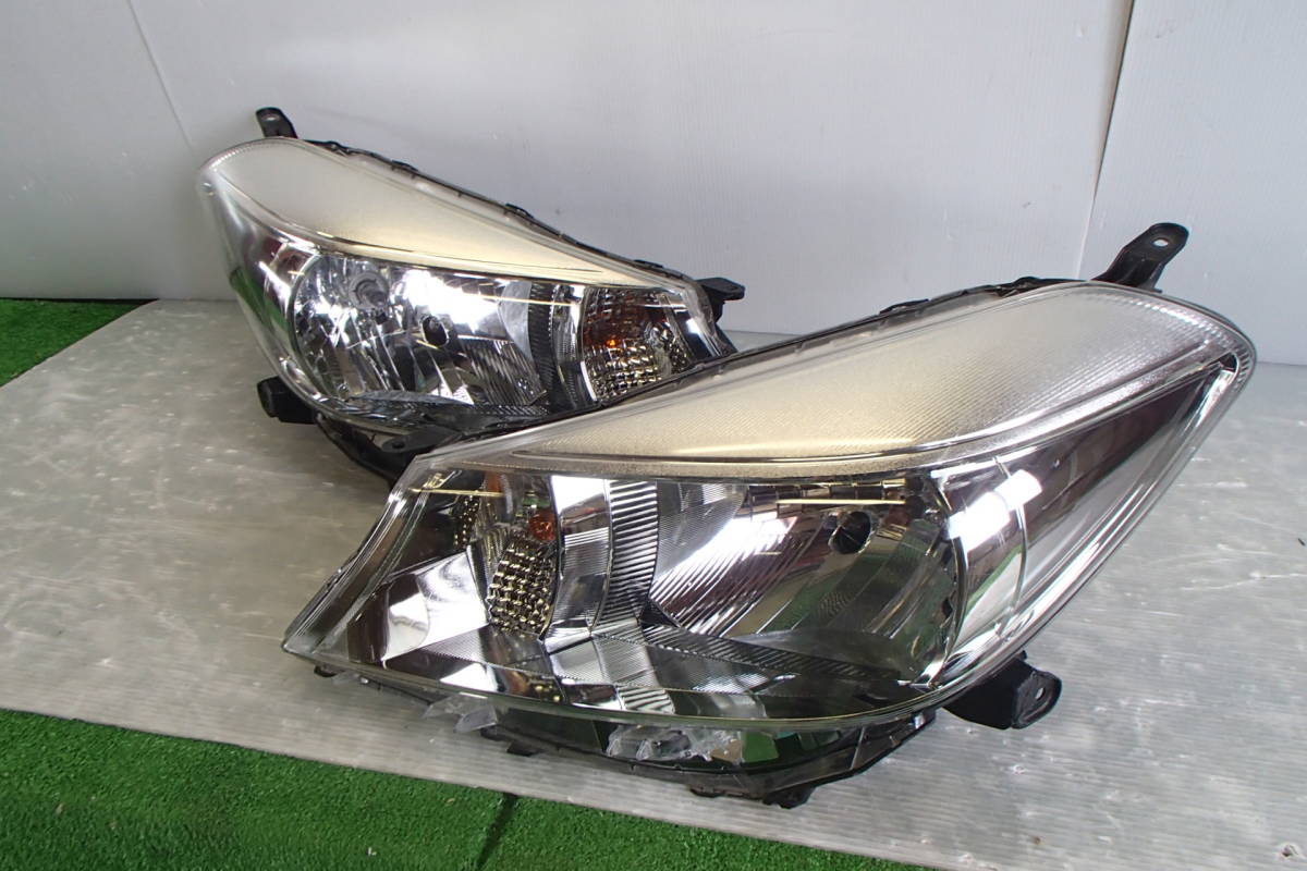 同一車両 KSP130/NCP131/NSP135 前期 ヴィッツ 純正 ハロゲン 左右 ヘッド ライト ランプ 52-233 / 81170 ...
