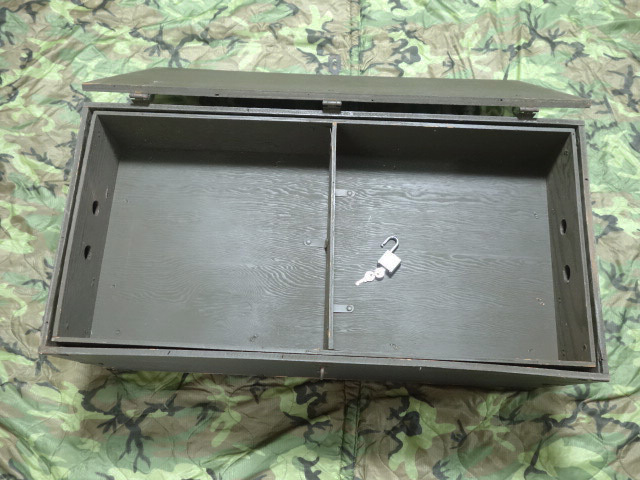 実物 TRUNK LOCKER PLYWOOD WITH TRAY AND PADLOCK Vietnam Era NAM VN 米軍 ...