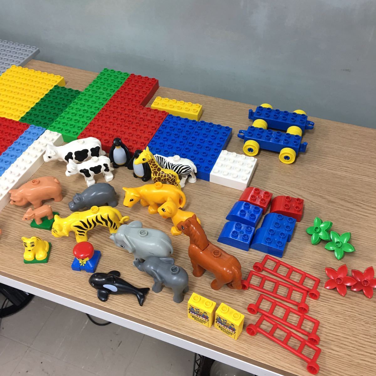 2208-3054 現状渡し LEGO /レゴ duplo/デュプロ 7618 楽しい動物園 1歳半から(レゴ デュプロ)｜売買された ...