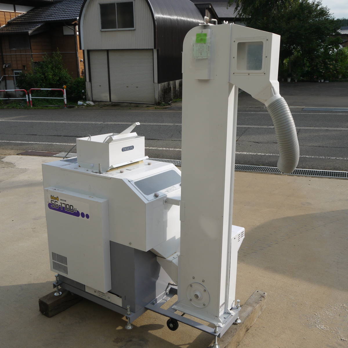 タイガーカワシマ 石抜機 石取り君 SG-1700U 昇降機付き 品(農業機械)｜売買されたオークション情報、yahooの商品情報をアーカイブ ...