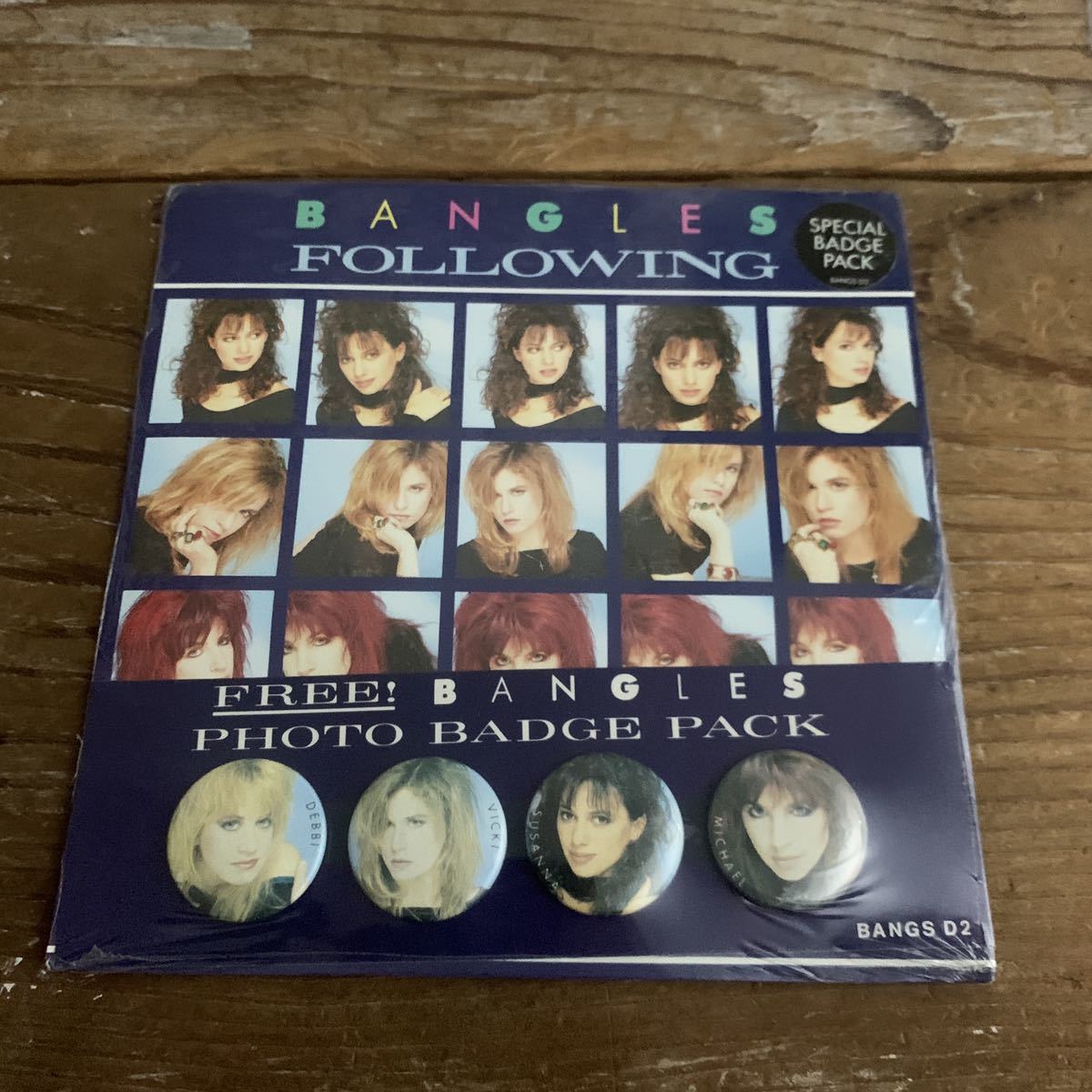 UK盤 7インチ BANGLES following dover beach バッジ4個 シュリンク残 CBS BANGA D2(その他 ...