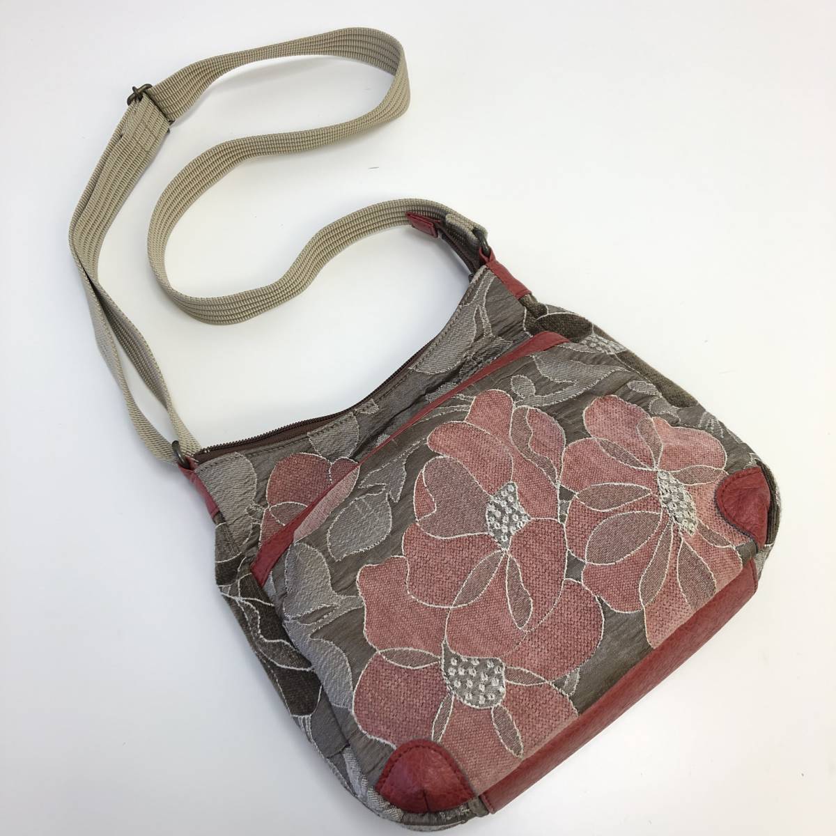 SOAR SOLe ソアソウル ショルダーバッグ ゴブラン 207-534#60(その他)｜売買されたオークション情報、yahooの商品情報をアーカイブ公開 - オークファン（aucfan.com）