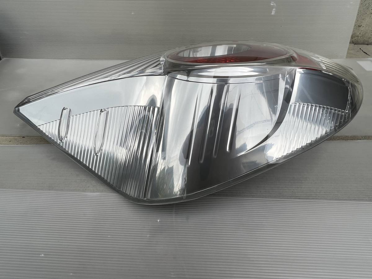 トヨタ アクア NHP10 左テールランプ 81561-52696(テールライト)｜売買されたオークション情報、yahooの商品情報を ...