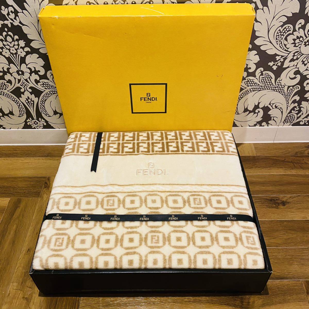 4068.FENDI ズッカ柄 綿毛布 140×210(その他)｜売買されたオークション情報、yahooの商品情報をアーカイブ公開 - オークファン（aucfan.com）