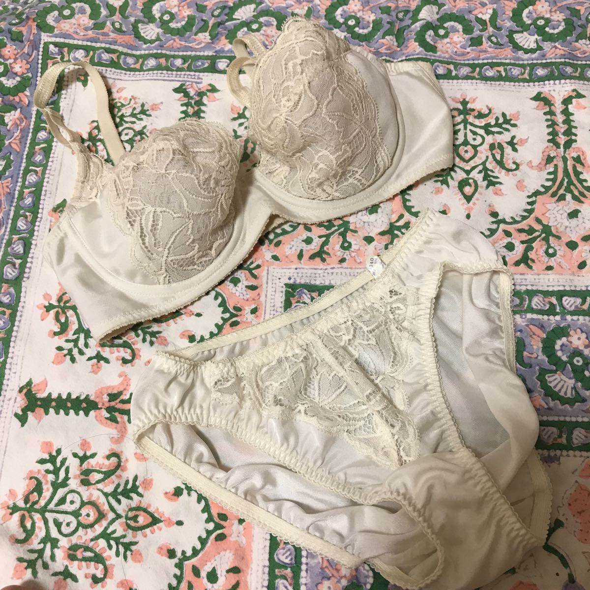 ワコール サルート ブラショーツセット 白 C75(75)｜売買されたオークション情報、yahooの商品情報をアーカイブ公開 - オークファン（aucfan.com）