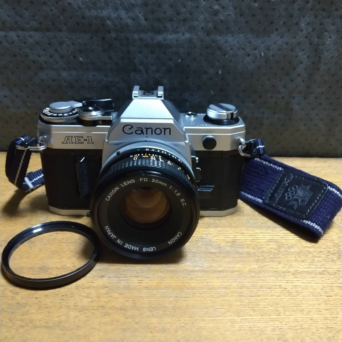 Canon AE-1 シルバー/FD 50mm F1.8 S.C. シャッター鳴き無し完動品(キヤノン)｜売買されたオークション情報、yahooの商品情報をアーカイブ公開 - オークファン ...