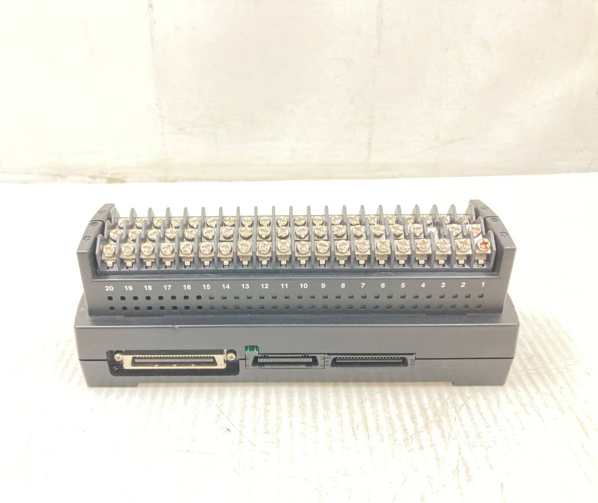 グラフテック B-564 GL840用20CH拡張標準端子台 品(その他)｜売買されたオークション情報、yahooの商品情報をアーカイブ公開 - オークファン（aucfan.com）