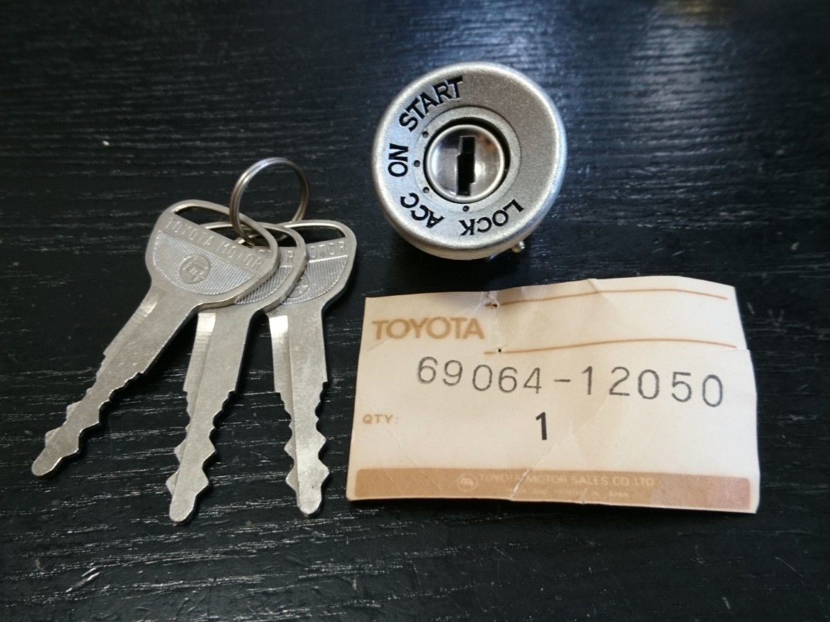 当時物 トヨタ純正 イグニッションキーシリンダー 69064-12050 旧車 レトロ 昭和 トヨペット パブリカ カローラ セリカ クラウン ...