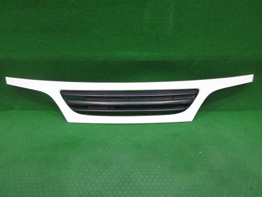 ダイナ/トヨエース/デュトロ 純正 フロントグリル/ラジエーターグリル/標準 53111-37220 ソリッド白(フロント)｜売買された ...