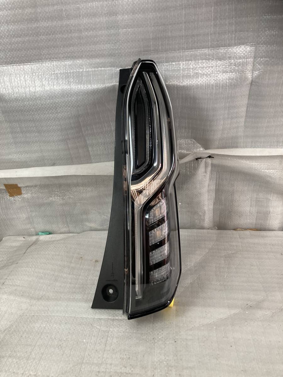 N-BOXカスタム JF3 JF4 純正 右 テールランプ ICHIKOH D186(テールライト)｜売買されたオークション情報、yahooの ...