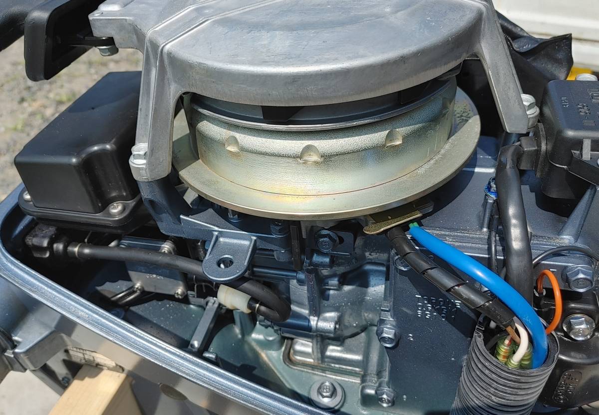 発送or直引 YAMAHA 船外機 エンジン 6G1ーL 1990年製 8馬力 2サイクル 現状品 置台付き ヤマハ C2307-049(10 ...