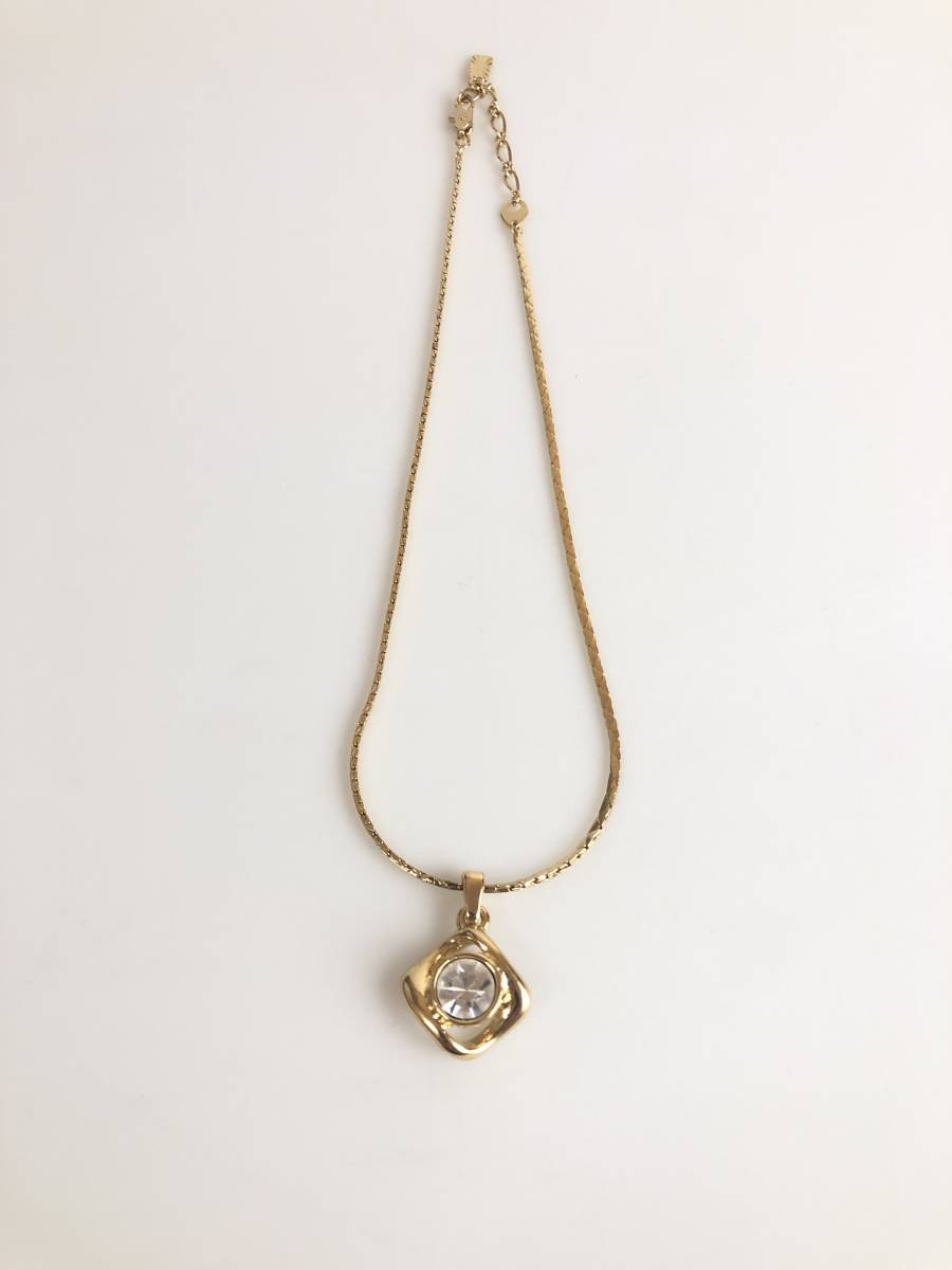 IY0053 イヴ サンローラン ゴールドカラー ネックレス(その他)｜売買されたオークション情報、yahooの商品情報をアーカイブ公開 ...