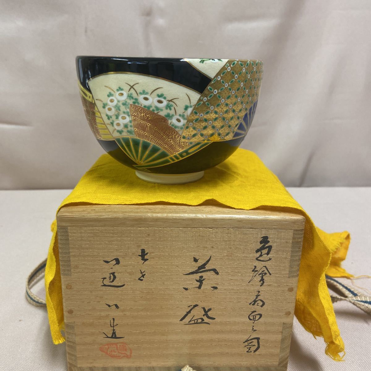 a525 七代 高橋道八 色絵金彩扇面図 茶碗 共箱(茶碗)｜売買されたオークション情報、yahooの商品情報をアーカイブ公開 - オークファン（aucfan.com）