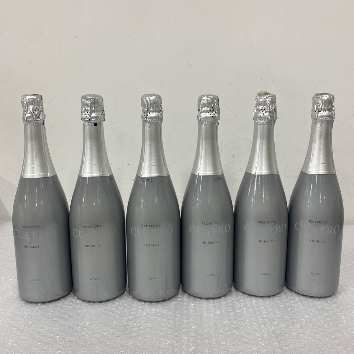 P031 9820 -410 同梱不可 お酒 果実酒 6本まとめ 約9.8㎏ PROYECTO CU4TRO BUBBLES CAVA 12% 750ml(スパークリング)｜売買された ...