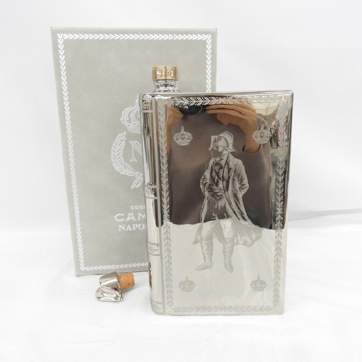 未開栓 CAMUS カミュ ナポレオン ブック シルバー 陶器ボトル ブランデー 700ml 40％ 1203g 箱/替え栓付き ...