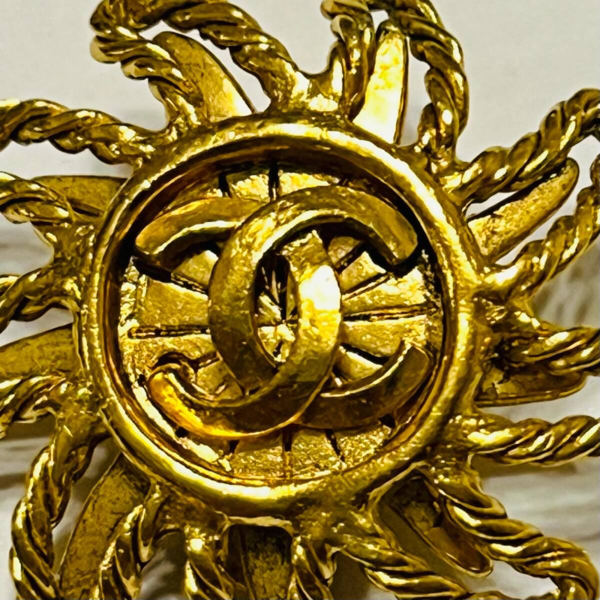 シャネル 太陽モチーフ イヤリング ヴィンテージ 94A ゴールドカラー GP(イヤリング)｜売買されたオークション情報、yahooの商品情報をアーカイブ公開 - オークファン（aucfan.com）