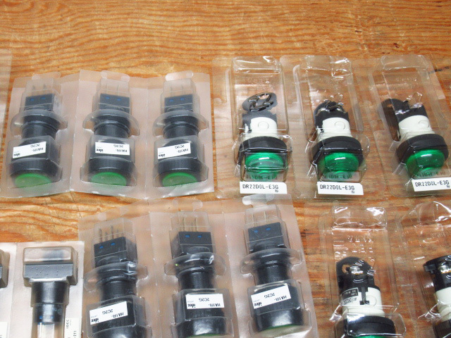 ボタン スイッチ まとめ売り 大量 IDEC 富士電機 AR22G4L-11E3G HA1R-2C2G DR22D0L-E3G AS6H-2Y1 AL6M-M14 など 現状品 管理 ...