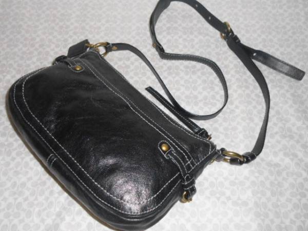 100 コーチ 黒レザー ブリーカー斜めがけ12706P(女性用)｜売買されたオークション情報、yahooの商品情報をアーカイブ公開 ...