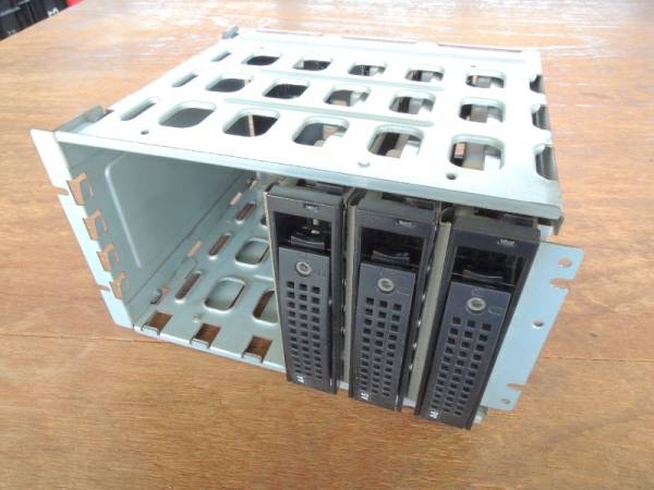 3 5インチ SAS CAGE SFF8087接続 マウンタ3個付(3.5インチ用)｜売買されたオークション情報、yahooの商品情報を ...