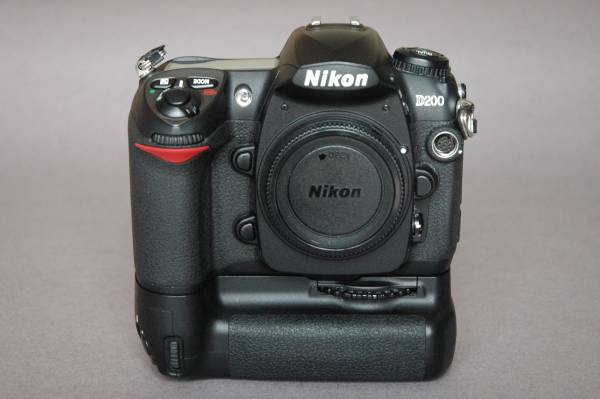 ニコンD200ボディ MB-D200 Bパック SIGMA70-210F2.8レンズ(ニコン)｜売買されたオークション情報、yahooの商品 ...