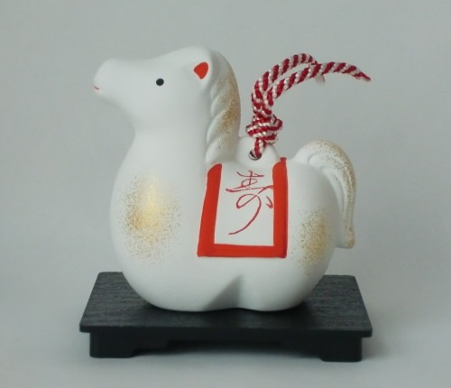 e03 2014年干支 午 陶器の置物 招福 午の土鈴 白色 萬古焼き(正月)｜売買されたオークション情報、yahooの商品情報をアーカイブ公開 - オークファン（aucfan.com）