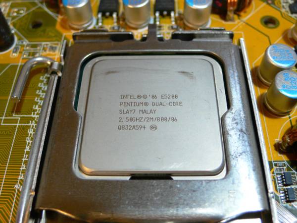 Pentium Dual-Core E5200 + ASUS P5GC-MX/1333 + GF8400GS 256MB(Pentium Dual-Core)｜売買されたオークション情報 ...