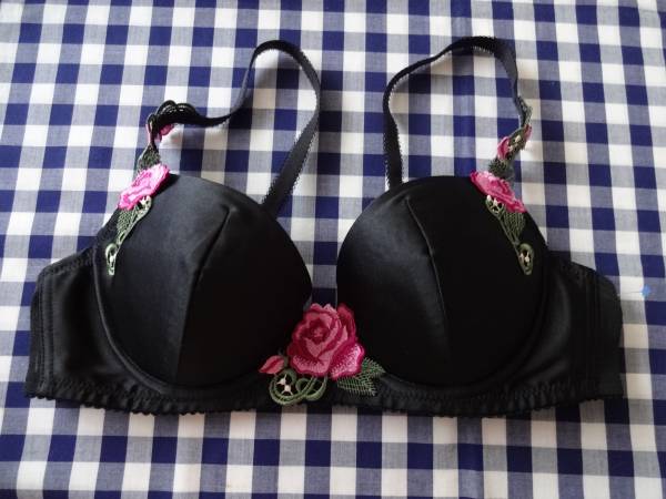 ワコール C70ブラジャー ルミエ薔薇黒BED013紙タグ無(70)｜売買されたオークション情報、yahooの商品情報をアーカイブ公開 - オークファン（aucfan.com）