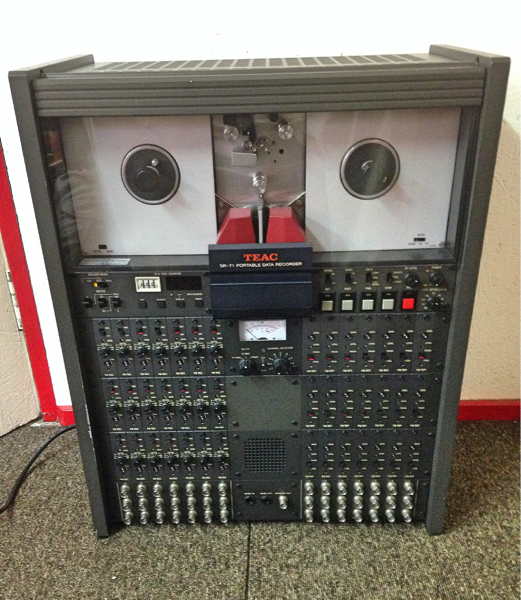 TEAC SR-71 ポータブルデータレコーダー 237(テープ装置)｜売買されたオークション情報、yahooの商品情報をアーカイブ公開 - オークファン（aucfan.com）