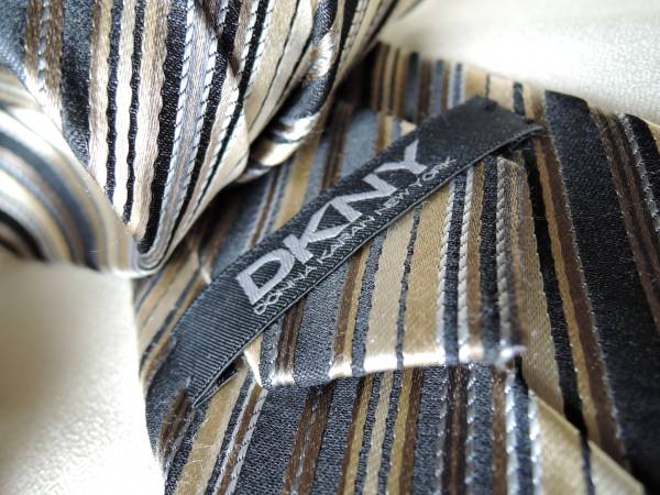 “DKNYダナキャラン”レジメンタル柄ネクタイ スーツ シャツ(ネクタイ)｜売買されたオークション情報、yahooの商品情報をアーカイブ公開 - オークファン（aucfan.com）