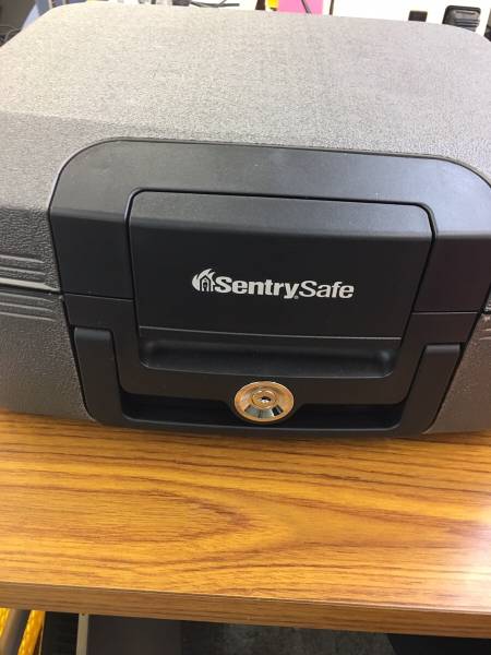 Sentry Safe ポータブル耐火 防水保管庫シリーズ パネルタイプ 取説付き(金庫)｜売買されたオークション情報、yahooの商品情報をアーカイブ公開 - オークファン（aucfan.com）