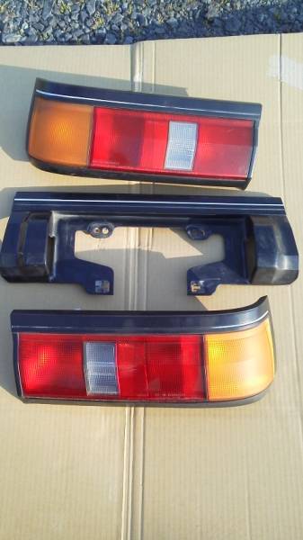 AE86 後期 レビン 3DR 左右 センターガーニッシュ(テールライト)｜売買されたオークション情報、yahooの商品情報をアーカイブ公開 - オークファン（aucfan.com）