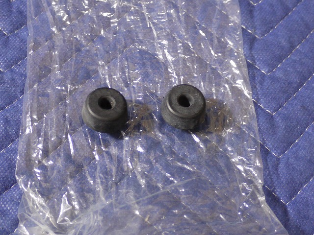 A2016 ハコスカ 4ドア リアドア 純正 ストッパーゴム 2個 旧車(リア)｜売買されたオークション情報、yahooの商品情報をアーカイブ公開 - オークファン（aucfan.com）