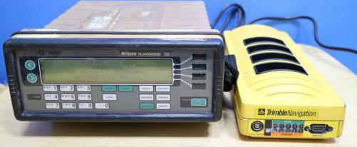 Trimble トリンブルナビゲーションGPS測量機 4000SSi ACアダプターModel 20669 付き＃J5127(測量、角度計 ...