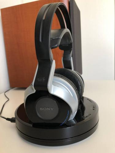 SONY 5.1chデジタルサラウンドヘッドホンシステム MDR-DS6000 箱 付属品全てあり(ソニー)｜売買されたオークション情報、yahooの商品情報をアーカイブ公開 - オークファン ...