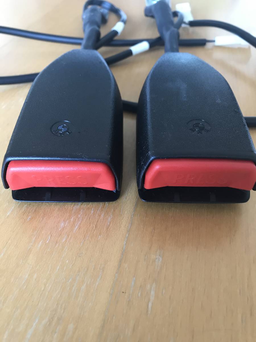 BMW E24 E28 M6 M5 E30 E23 シートベルトキャチャー左右セット 純正(その他)｜売買されたオークション情報、yahooの商品情報をアーカイブ公開 - オークファン ...