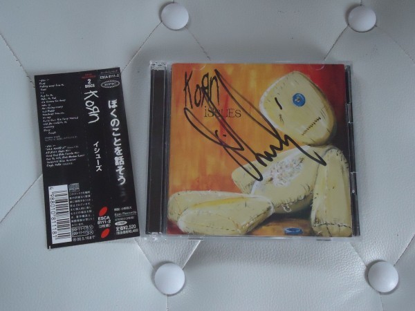直筆サイン入り Korn CDアルバム Issues イシューズ 国内盤 解説 対訳 ボーナスCD付き コーン(Korn)｜売買されたオークション情報、yahooの商品情報をアーカイブ公開 ...