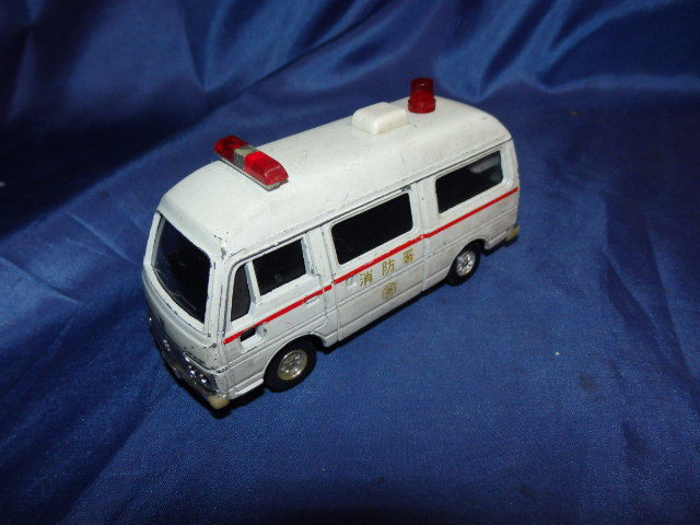 Z2 TOMICA DANDY NISSAN CARAVAN 日産 キャラバン 救急車 箱無 1/43 日本製 トミカダンディ(商用車、公用車 ...