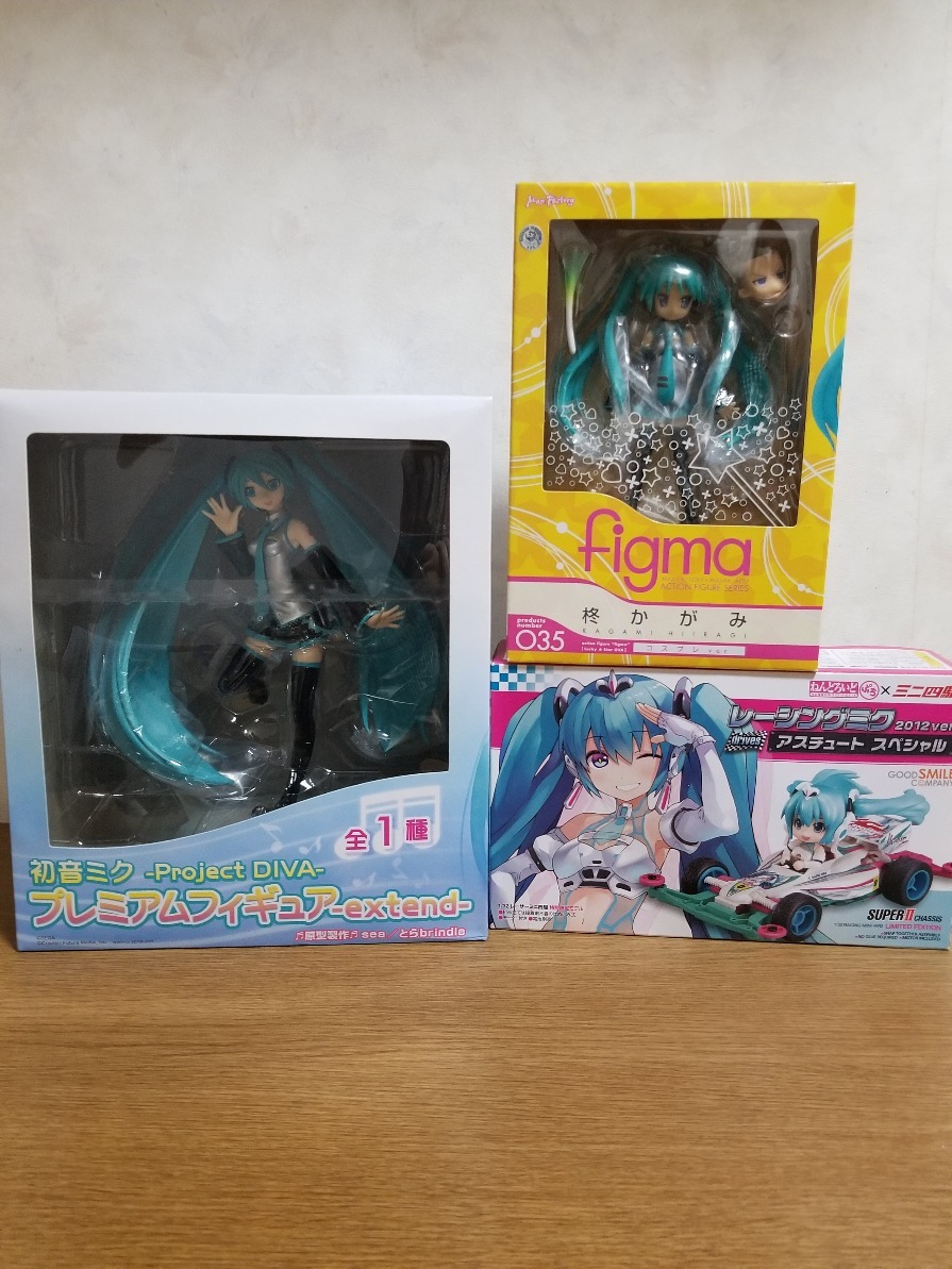 VOCALOID 初音ミク ーProject DIVAー プレミアムフィギュア ーextendー figma 柊かがみ コスプレver.初音ミク レーシングミク 2012ver.(初音ミク ...
