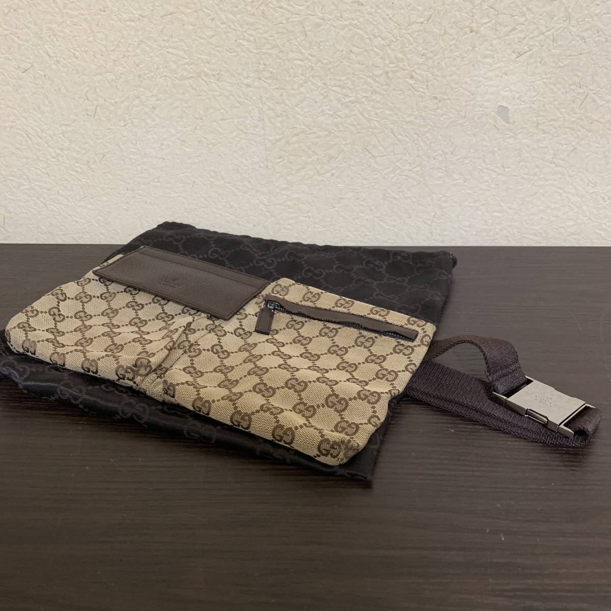 グッチ GGキャンバス ウエストポーチ ボディバッグ ベージュ×ダークブラウン(かばん、バッグ)｜売買されたオークション情報、yahooの商品情報をアーカイブ公開 - オークファン ...