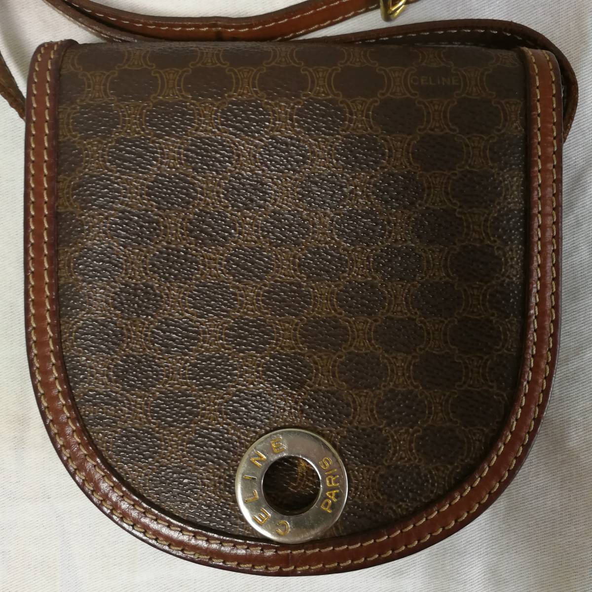 セリーヌ マカダム柄 ショルダーバッグ ポーチ カバン Celine(ショルダーバッグ)｜売買されたオークション情報、yahooの商品情報をアーカイブ公開 - オークファン（aucfan.com）