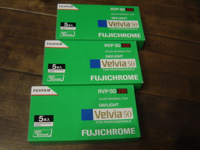 FUJICHROME Velvia 50/RVP 50/220 5本入り×3箱 2017年5月有効期限 温度調整保管品(フィルム)｜売買された ...