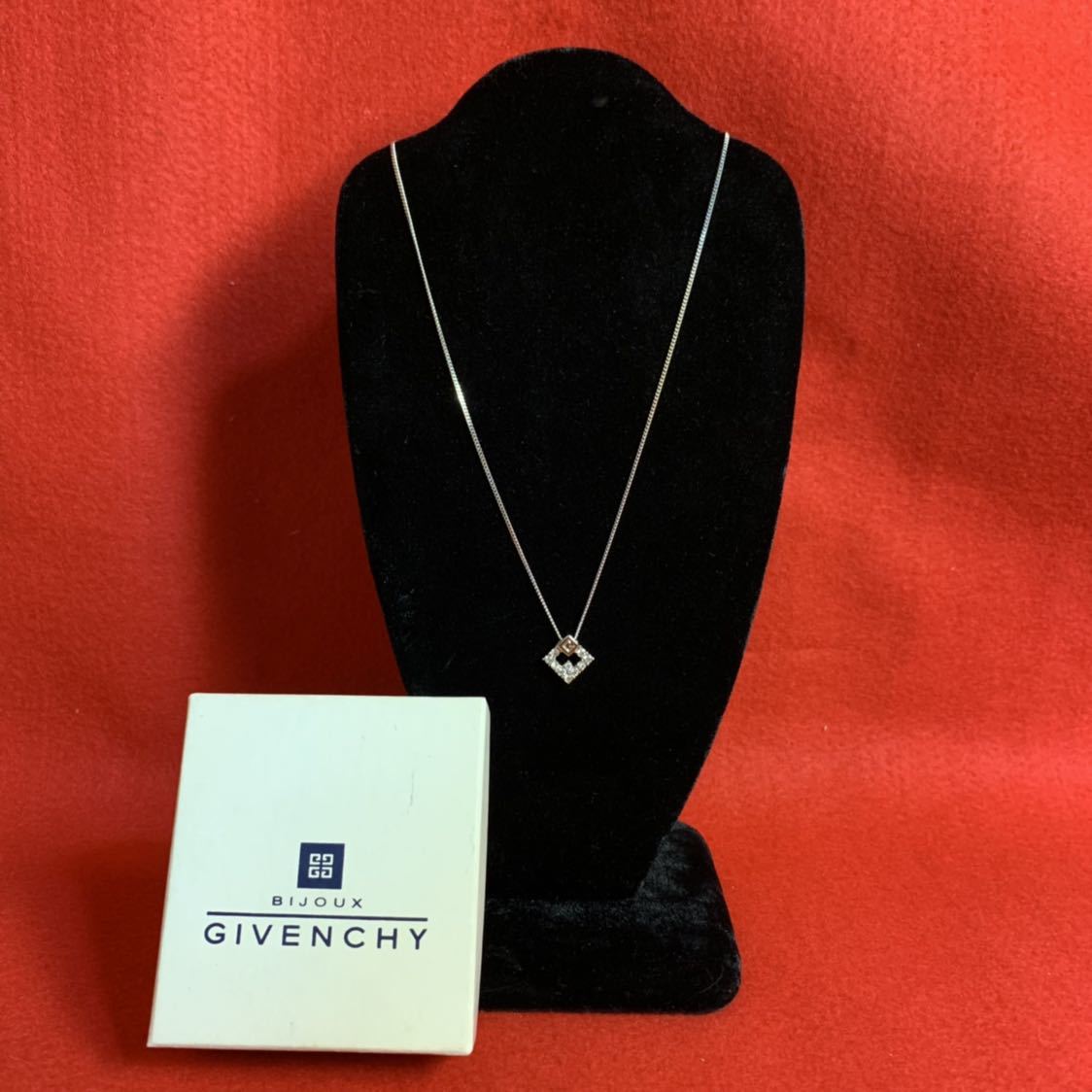 1000円~ 品 GIVENCHY ジバンシイ ネックレス シルバー色(女性用)｜売買されたオークション情報、yahooの商品情報をアーカイブ公開 - オークファン（aucfan.com）