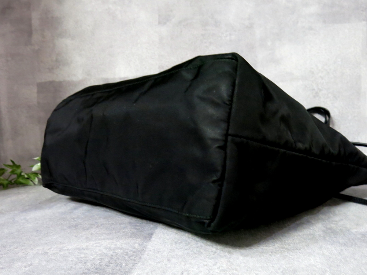 PRADA プラダ サフィアーノ レザー 本革 ポコノ ナイロン トート バッグ 黒 ブラック イタリア製 肩掛け A4 収納 かばん C578(トートバッグ)｜売買されたオークション情報 ...