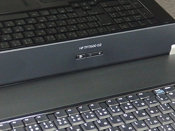 HP 17型ラックマウントモニター グレアパネル TFT7600 G2 キーボード/タッチパット /映り良好 アダプタあり(HP、コンパック ...