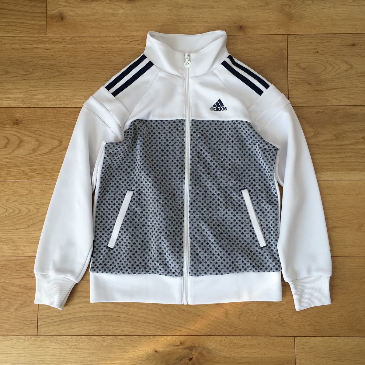 adidas ジャージ トラックジャケット トラックトップ アディダス 140cm(140（135～144cm）)｜売買されたオークション情報、yahooの商品情報をアーカイブ公開 ...