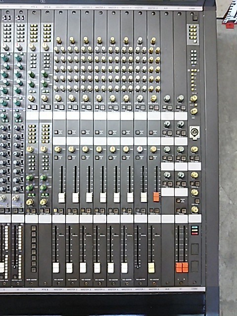 YAMAHA / ヤマハ MIXING CONSOLE PM3000-32 アナログミキサー 現状渡し ハ4076 引取り限定(ミキサー ...