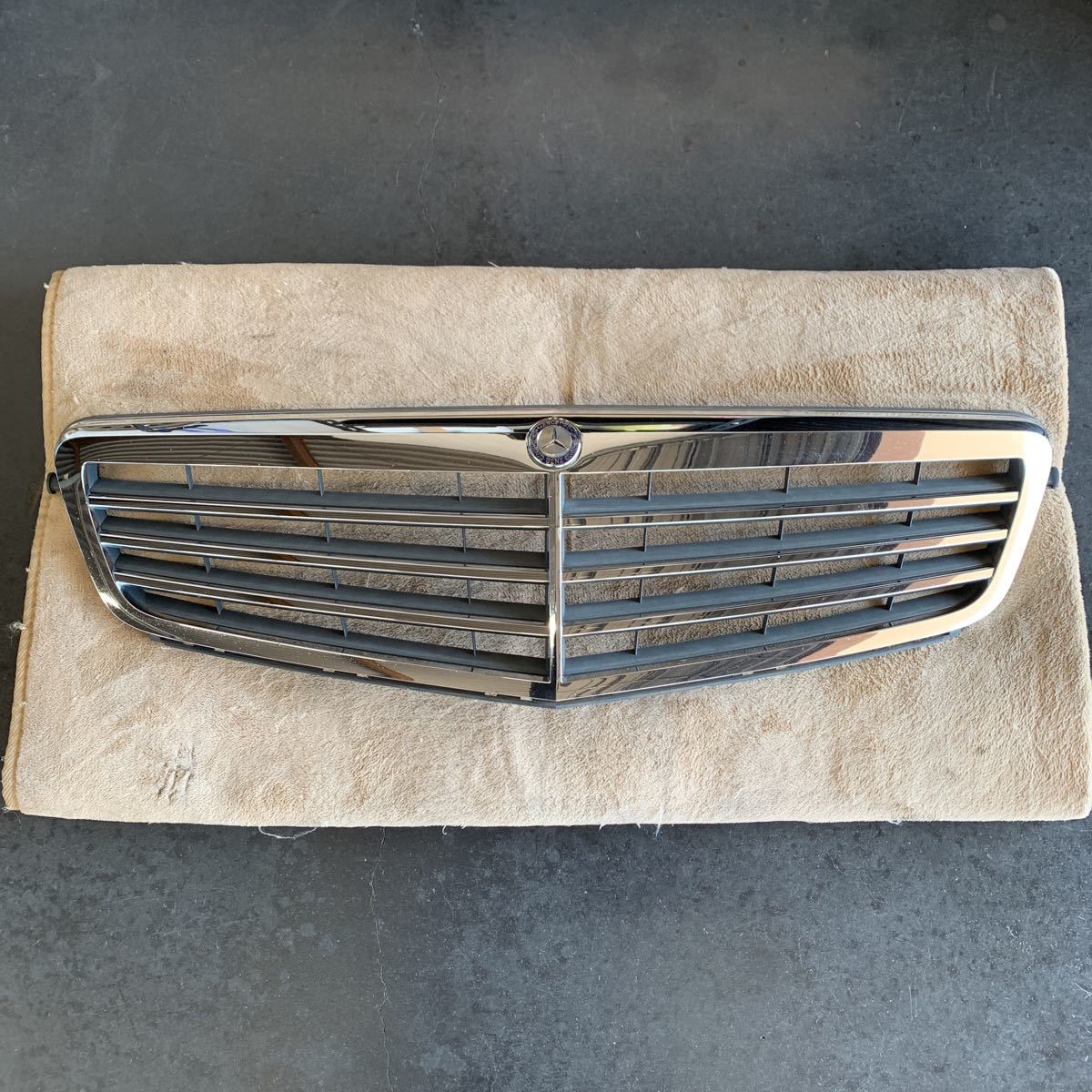 Mercedes Benz 純正フロントグリル W204 Cクラス 品番:A2048801283(フロント)｜売買されたオークション情報 ...