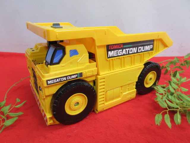 10M4645 トミカ タカラトミー メガトンダンプMEGTON DUMP はたらく車 トミカ現場変形/10(建設車両、作業車)｜売買された ...